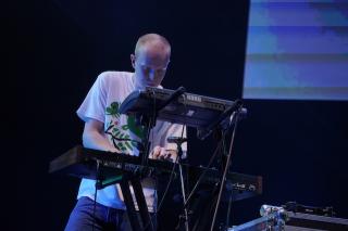 BEATINK.COM / Squid / 想像をはるかに越えるクリエイティブなエネルギーが爆発!サマーソニック2022でのスクイッドの 最新ライブレポートが公開